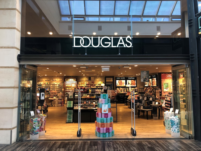 Douglas groeit door en blijft winkels openen - RetailTrends