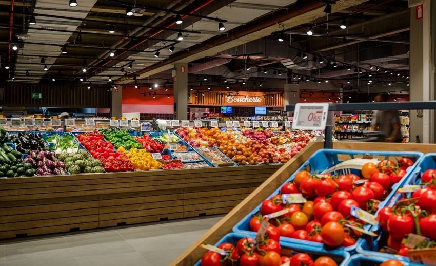 Deze hypermarkt van Carrefour is een verzameling van speciaalzaken ...