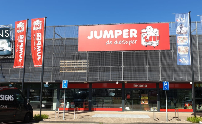 Jumper in Nederland verder als Maxi Zoo - RetailTrends