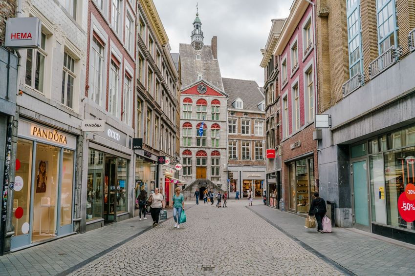 Winkels zetten kachel lager en verlichting uit - RetailTrends